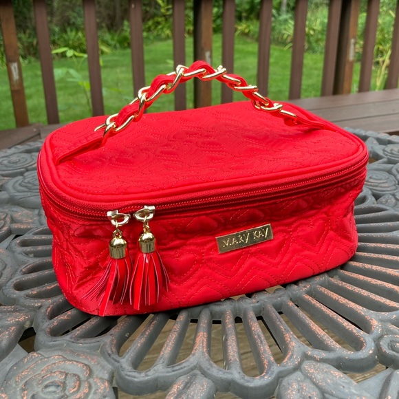 Mary Kay | Bags | Nwot Mary Kay Red Hearts Quilted Gold Chain Tassels ...